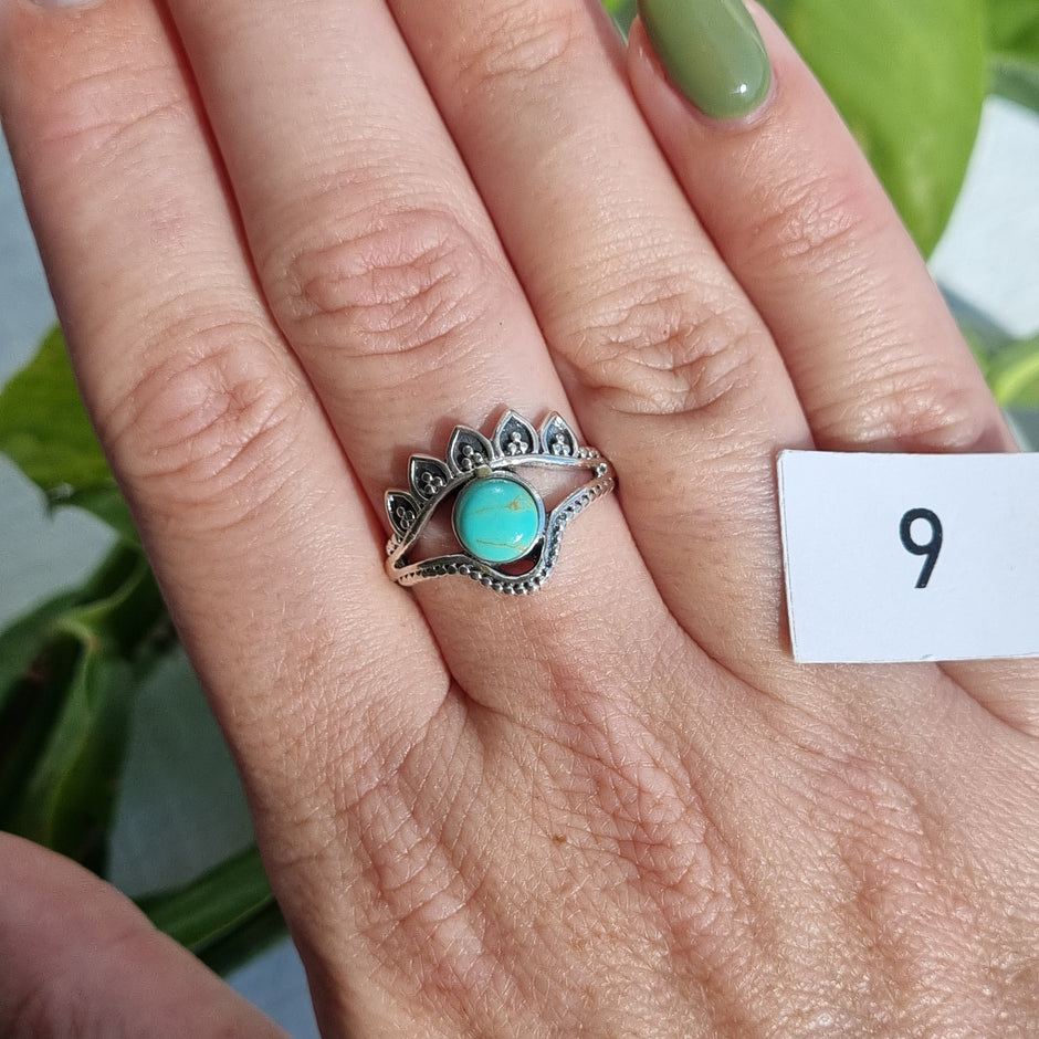 Blue Howlite – Sparrow and Fox