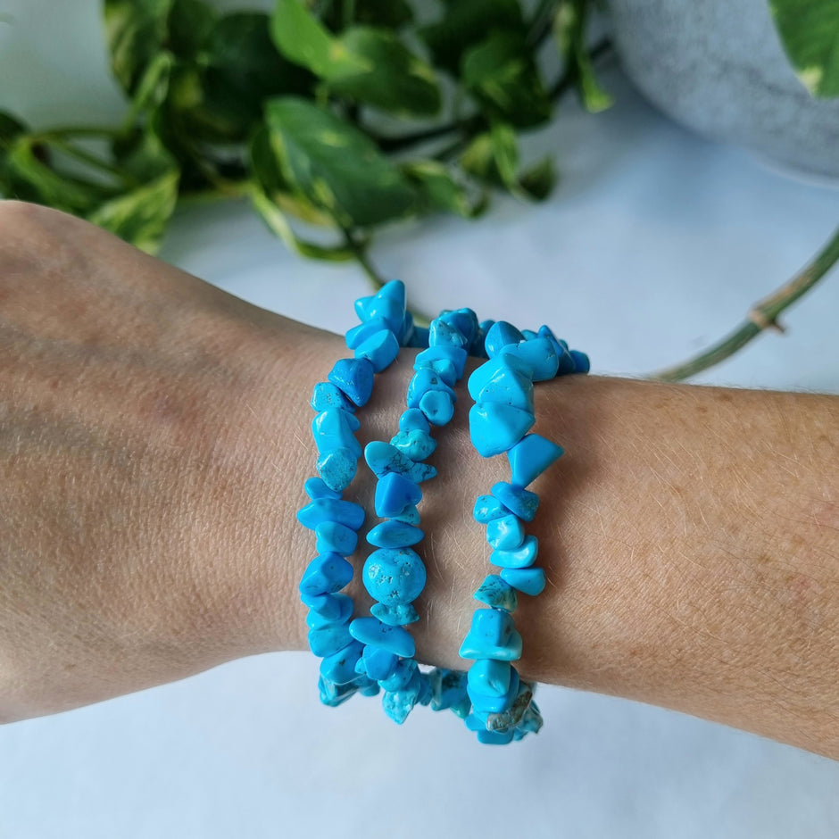 Blue Howlite – Sparrow and Fox